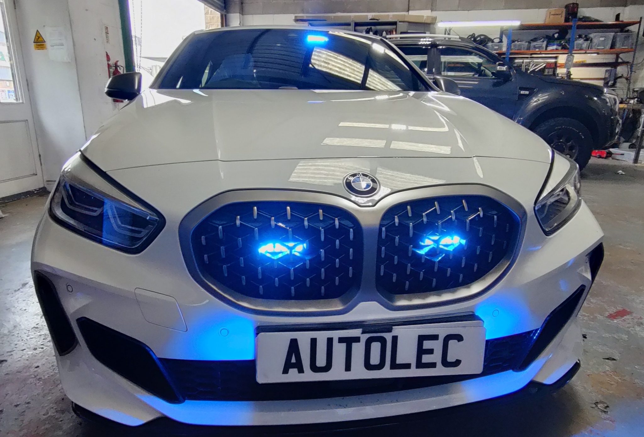 Amber & Blue light installation – AUTOLEC